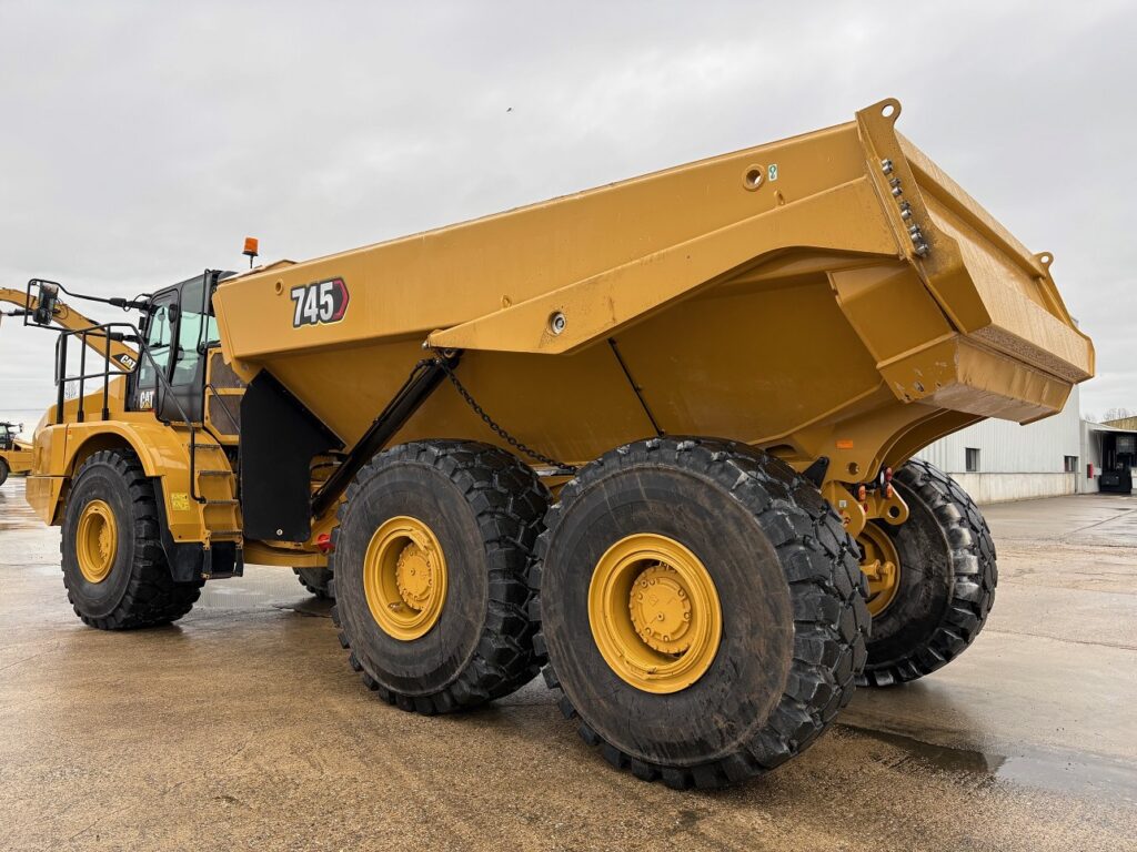Caterpillar 745 (2025)-7692 - Ligro
